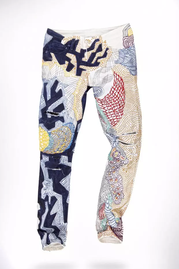 ג'ינס מותאמים אישית של אלישיה ויקנדר מאת ג'וני דאר.