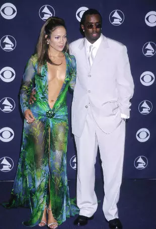 J.Loning Versace Grammy liboslari Google Image Search'dan ilhomlangan