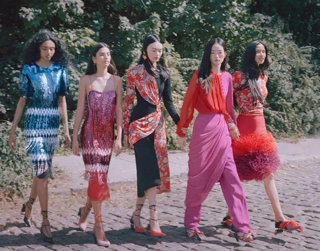 Prabal Gurung's Fall 2018 Digital Ad Campaign Features All-Asia Cast and Crew 110496_1