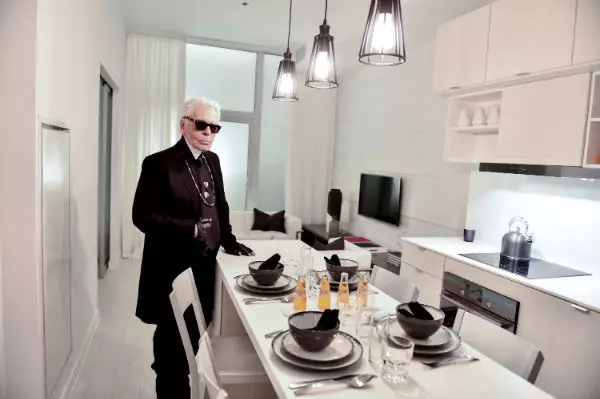Karl Lagerfeld hauv Toronto. Diam duab courtesy of Art Shoppe Lofts and Condos