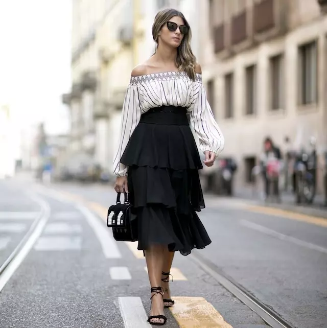bela-bluza-crna-suknja-ulični stil