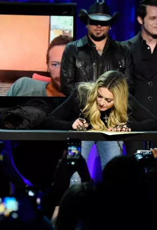 Madonna docht mei oan Jay Z en oare artysten om Tidal te befoarderjen