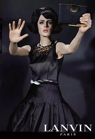 Edie Campbell modela a coleção de outono de 2013 da Lanvin (Fórum Buzz)