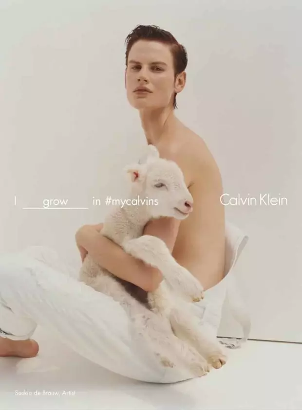 Ang kampanya sa ad sa spring/summer 2016 ni Calvin Klein.