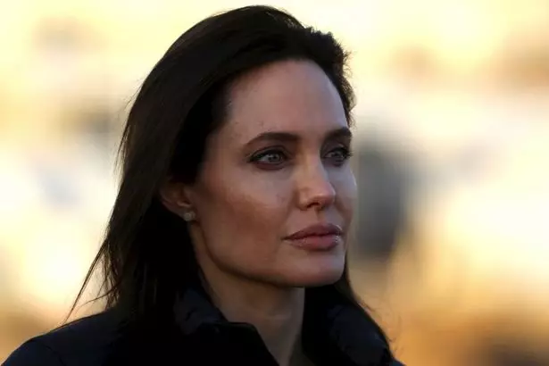 Dem Angelina Jolie seng mächteg Entscheedung fir Eierstécker ze läschen resonéiert mat Kriibsexperten, Iwwerliewenden