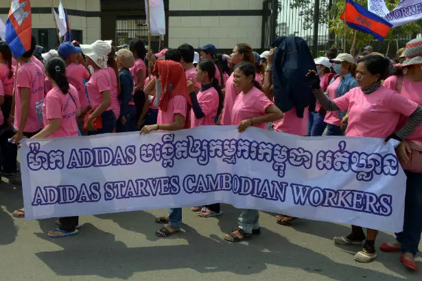 Manifestación de trabajadores de la confección de Camboya