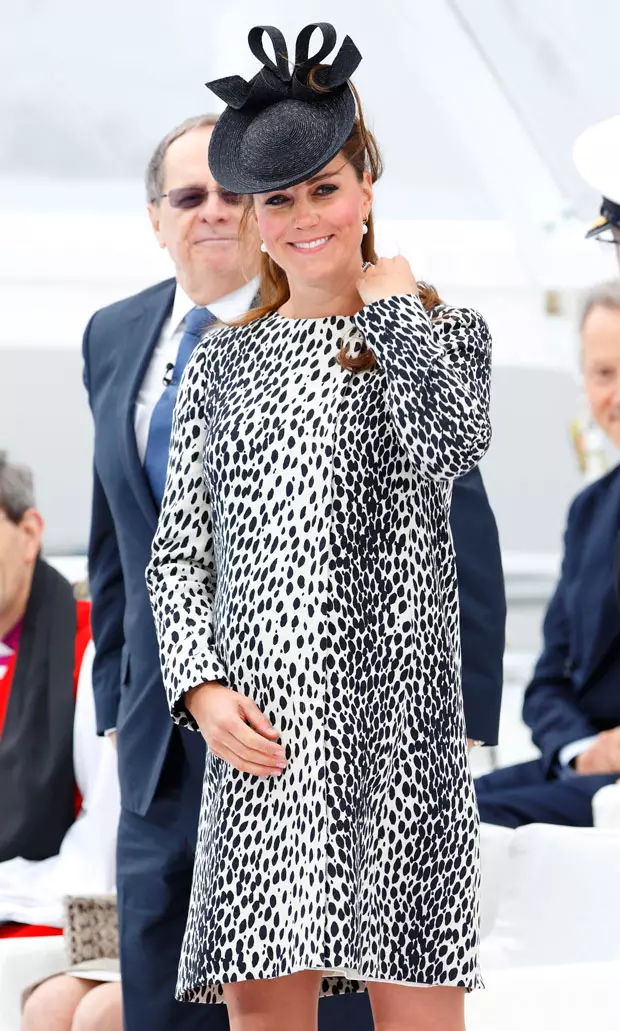 Catherine, Nữ công tước xứ Cambridge tham dự buổi lễ đặt tên cho con tàu mới Princess Cruises là 'Công chúa Hoàng gia' vào ngày 13 tháng 6 năm 2013 tại Southampton, Anh.