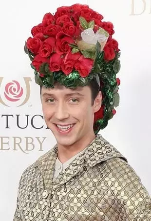 控制 Johnny Weir 的肯塔基德比套裝 #WatchMeNeighNeigh