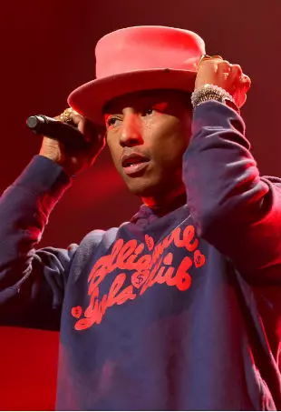 Pharrell Williams mottar CFDA Fashion Icon Award