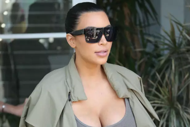 FDA Membuat Kim Kardashian Menghapus Postingan yang Mempromosikan Pil Morning Sickness
