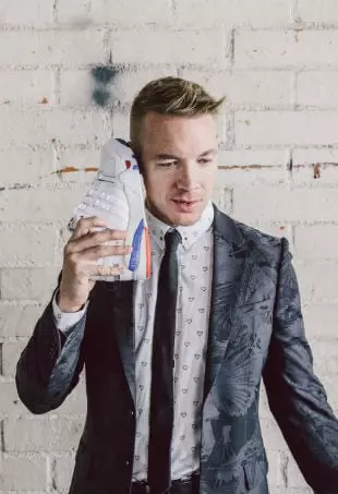 I-Diplo ne-K-Swiss ekuzingeleni Ibhodi Elisha Lokudala