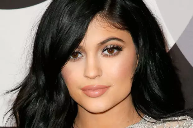 kylie-jenner-gq-party-fake-huuled