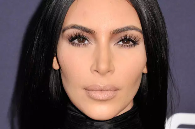 kim-kardashian-tẹtẹ-eye-2015-spider-lashes