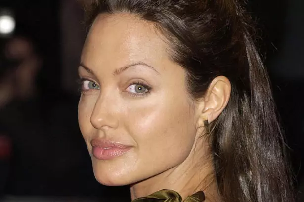 Анджелина-Джоли-жаман-шамадан тыс-қастары