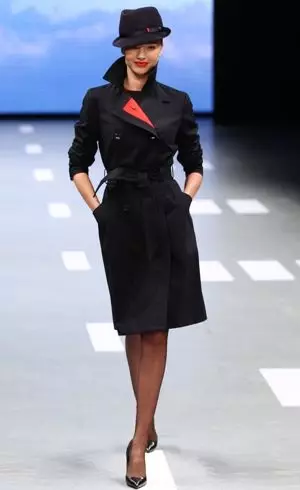 Миранда-Керр-Кантас-униформа-ачу-Сидней-апрель-2013