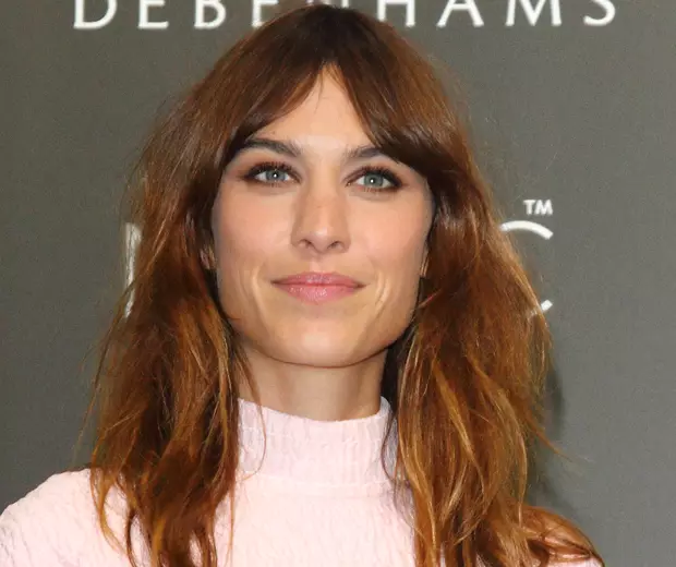 alexa-chung-2-how-to-grow-out-bangs_
