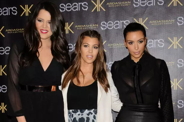 Khloe, Kourtney dan Kim Meraikan Kardashian Kollection Sears