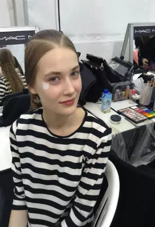အင်တာဗျူး- 2015 Paris Fashion Week Fall တွင် MAC Cosmetics ၏ Alex Box
