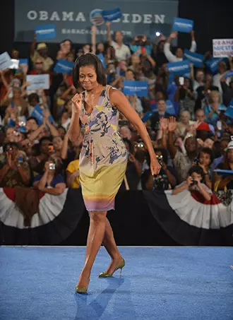 Michelle Obama Dans av designerkläder