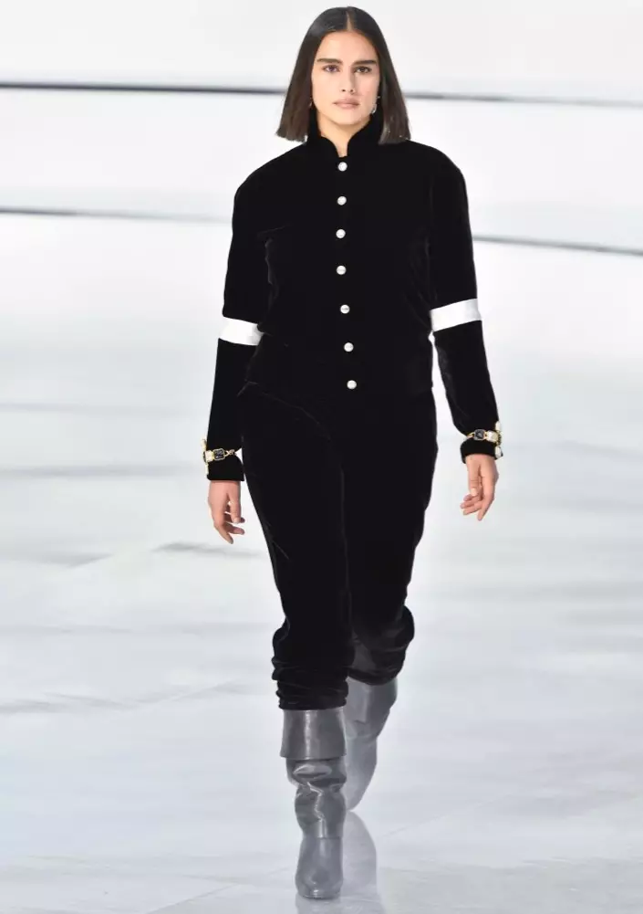 Džila Kortleva izstādē Chanel Fall 2020
