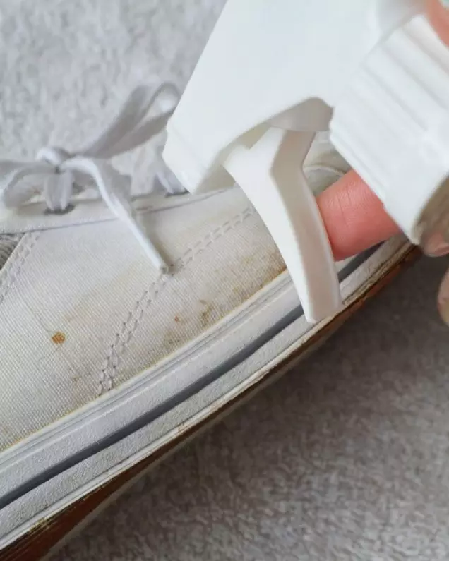 วิธีทำความสะอาดรองเท้าผ้าใบ: ให้รองเท้าผ้าใบสีขาวดู Boxfresh 150891_4