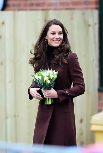 PETA nori parodyti, kad Kate Middleton iš tikrųjų nedėvėjo kailių