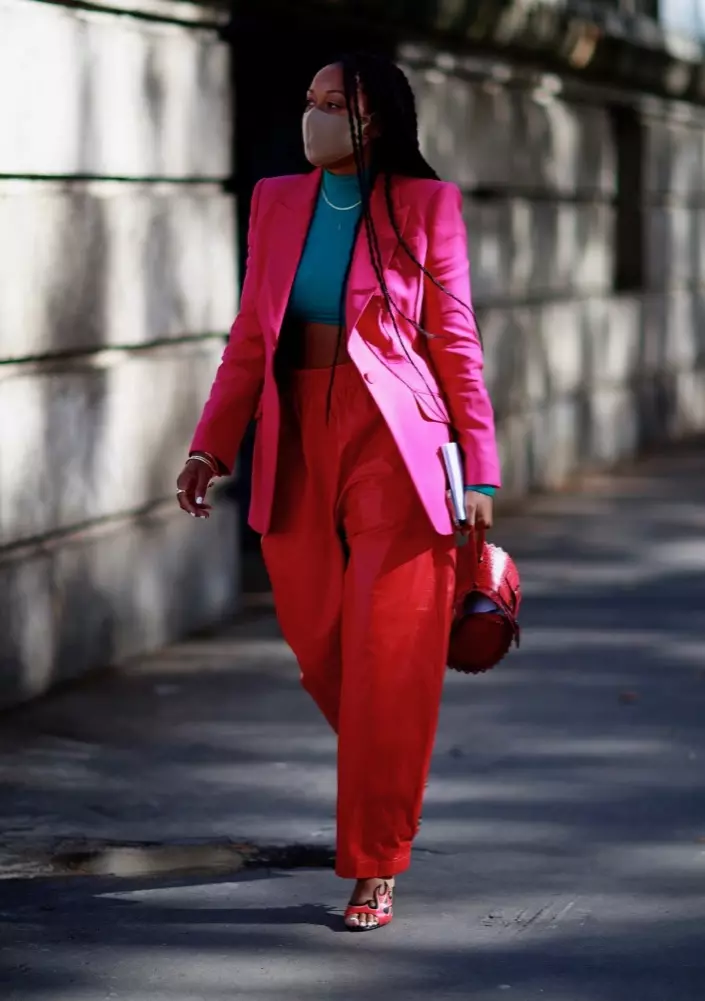 Street Style: Parížsky týždeň módy na jar 2022 157_31