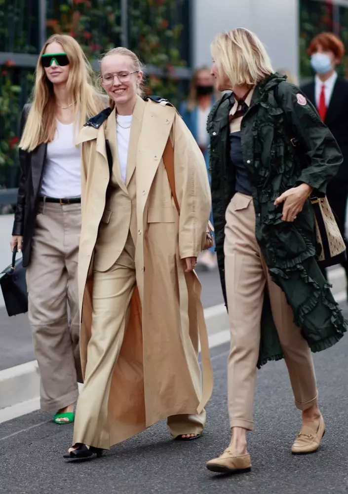 Street Style: Parížsky týždeň módy na jar 2022 157_51