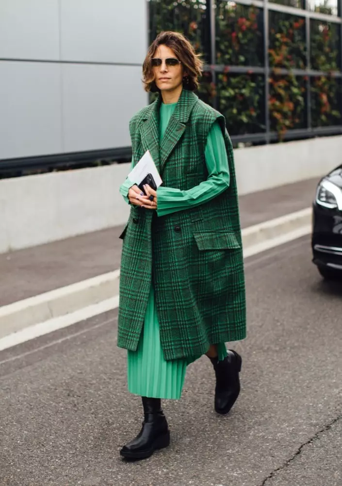 Street Style: Parížsky týždeň módy na jar 2022 157_56