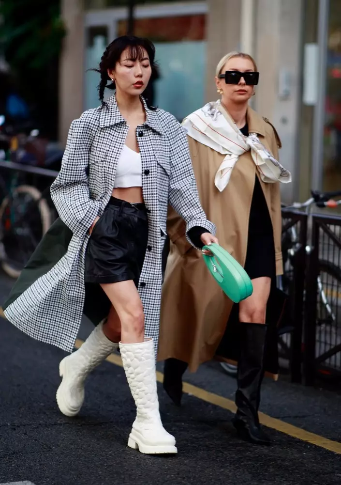 Street Style: Parížsky týždeň módy na jar 2022 157_58