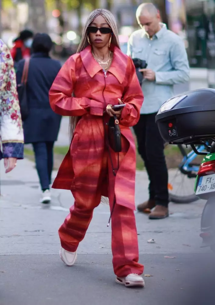 Street Style: Parížsky týždeň módy na jar 2022 157_7