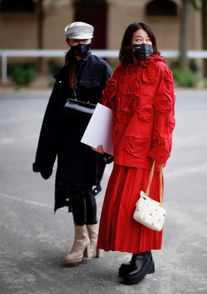 Gaya Jalanan: Paris Fashion Week Spring 2022 157_95