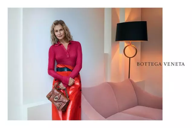 Lauren Hutton, Bottega Veneta İlkbahar 2017 için.