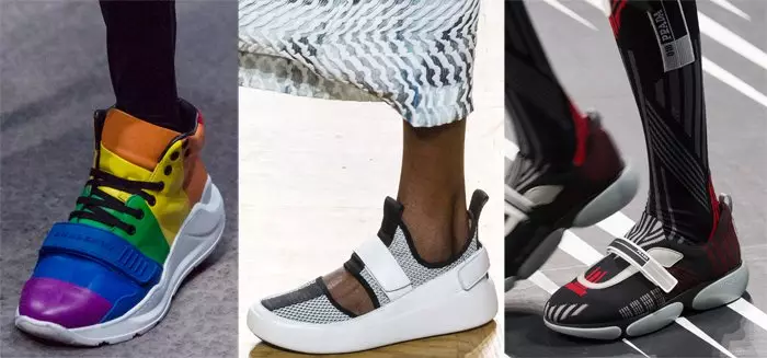 Viatu vya Velcro kwenye barabara za ndege za Spring 2018 huko Burberry, Issey Miyake na Prada