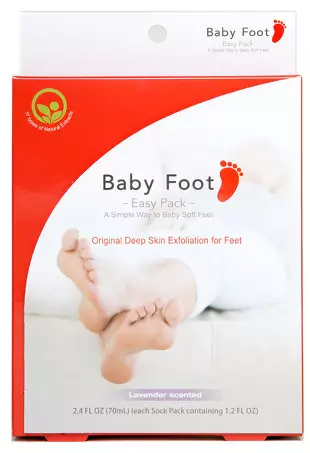 црвено-бело пакување за бебешко стапало