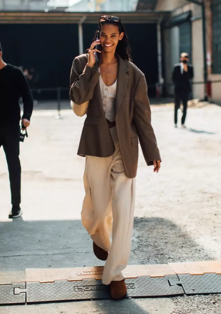 Улични стил: Миланска недеља моде пролеће 2022 172_73