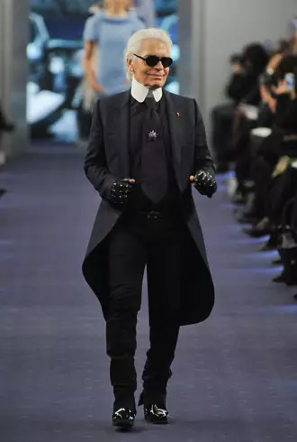 La Karl Lagerfeld være din kaptein på Air Chanel