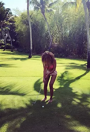 Beyonce Photoshop ช่องว่างต้นขาเป็นหนึ่งในภาพถ่าย Instagram ของเธอหรือไม่?