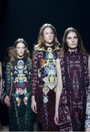 Adidas Ngumumkeun Kolaborasi sareng Mary Katrantzou