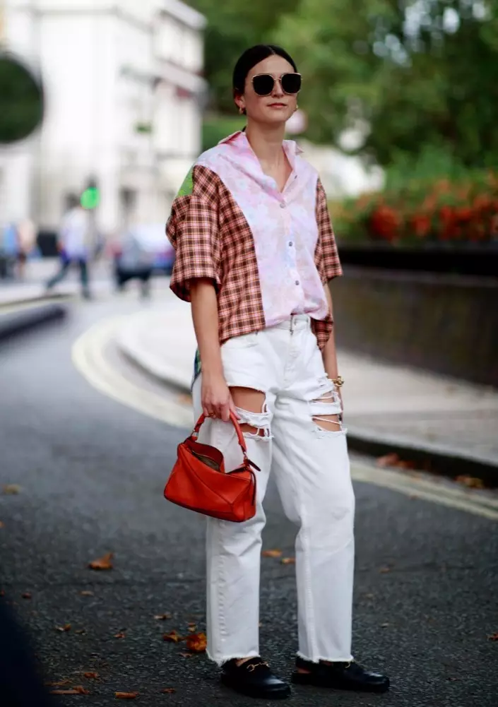 Street Style- London Fashion Week Spring 2022 184_12