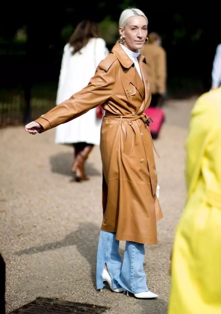 Street Styl: London Fashion Week jaro 2022 184_16