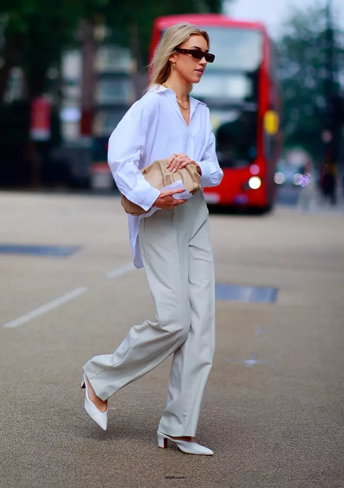 Street Style- London Fashion Week Spring 2022 184_20