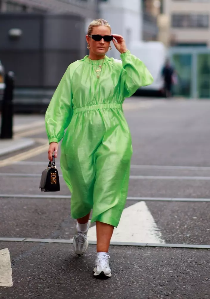 Street Style- London Fashion Week Spring 2022 184_28