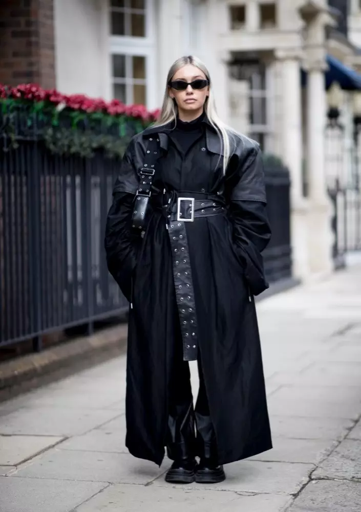 Street Styl: London Fashion Week jaro 2022 184_36