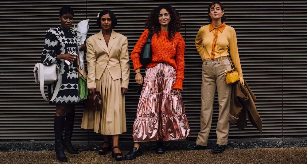 Street Style: Săptămâna modei din Londra, primăvara 2022 184_43