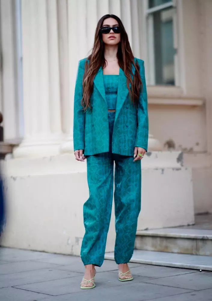 Street Styl: London Fashion Week jaro 2022 184_51