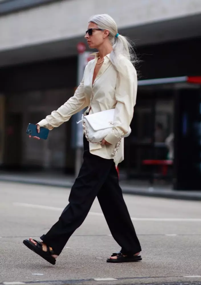 Street Style: Săptămâna modei din Londra, primăvara 2022 184_60