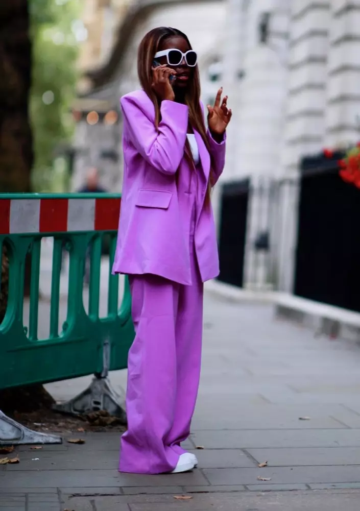 Street Style- London Fashion Week Spring 2022 184_67