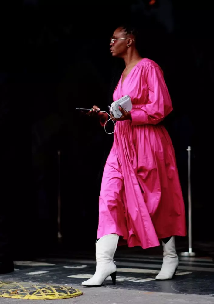 Street Style: Săptămâna modei din Londra, primăvara 2022 184_75