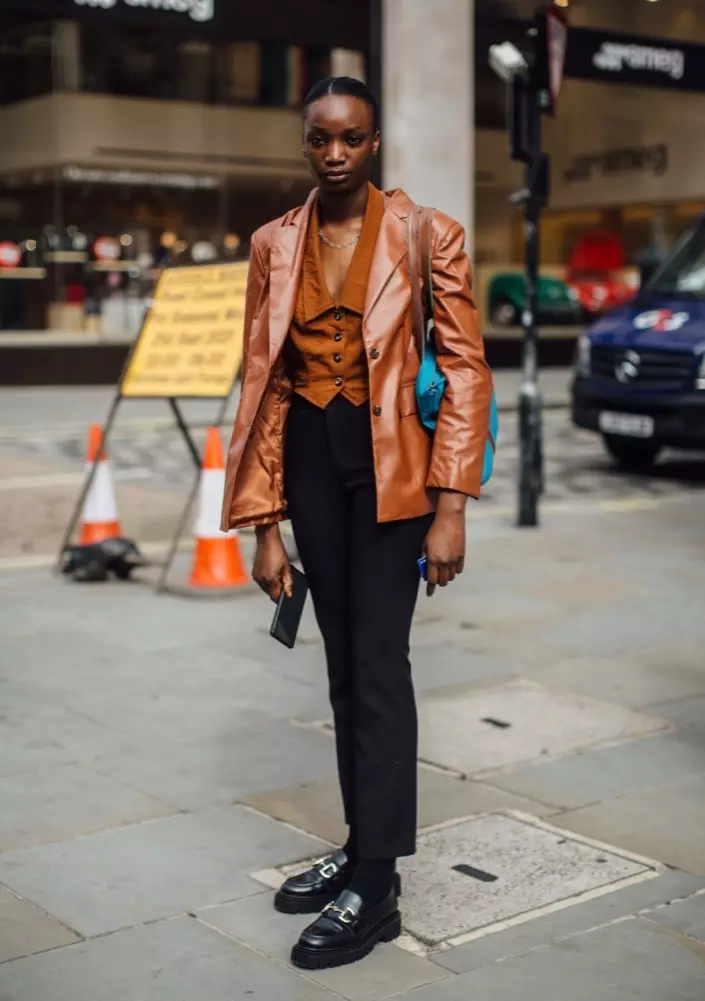 Street Style: Săptămâna modei din Londra, primăvara 2022 184_8